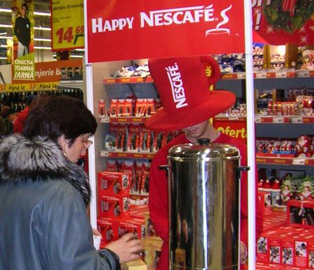 Nescafe RedCup, cu promoteri Lowe - Stiri AdPlayers.ro / Conturi